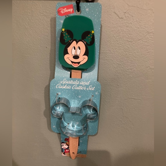 Disney | Holiday | Disney Mickey Mouse Spatula Cookie Cutter Set Green ...